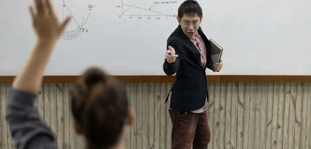 How to Handle All-Knowing Students? - Classroom Management Expert